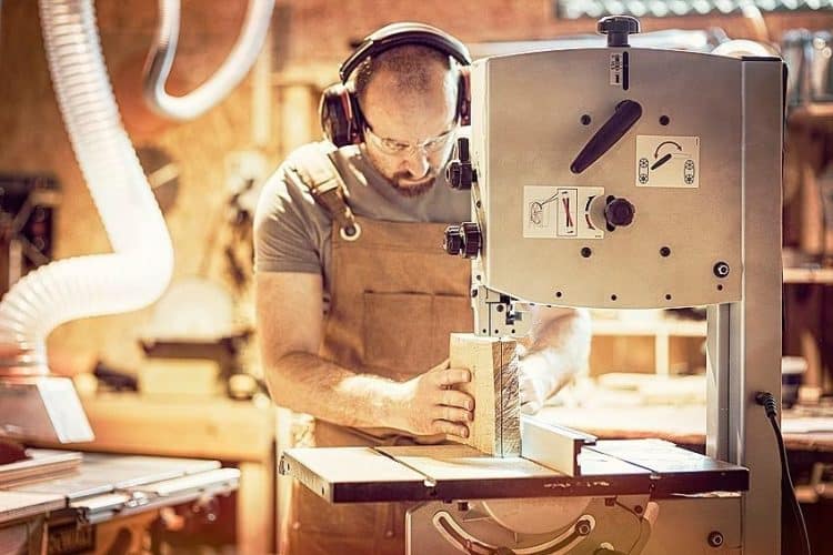 How to Use a Band Saw for Beginners - Complete Guide