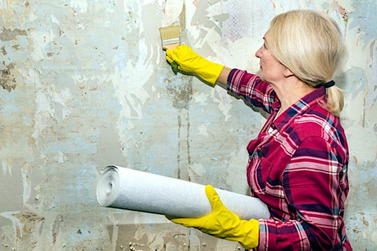 How to Remove Wallpaper - Easy Wallpaper Stripping Guide